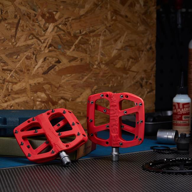 Pedały rowerowe E*THIRTEEN Base Flat | CentrumRowerowe.pl