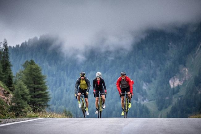 Jak ubrać się na rower jesienią? | CentrumRowerowe.pl