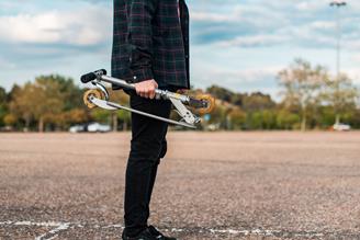 Hulajnoga na komunię – jak wybrać prezent? | CentrumRowerowe.pl