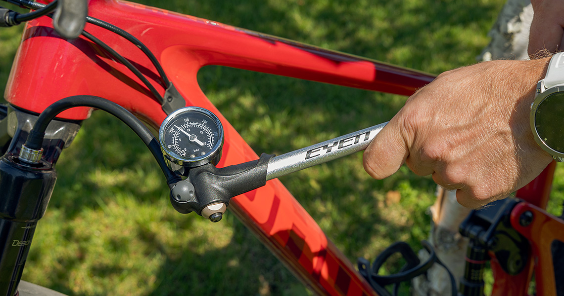 Pompka do amortyzatorów EYEN Rox | CentrumRowerowe.pl