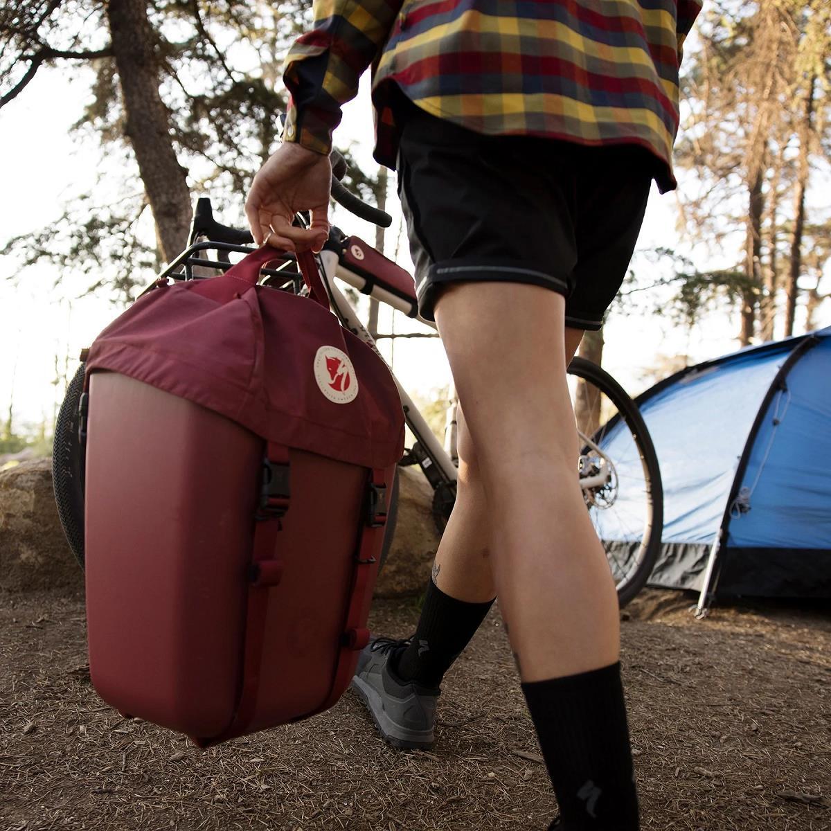 Akcesoria z liskiem, czyli Fjällräven na rower | CentrumRowerowe.pl