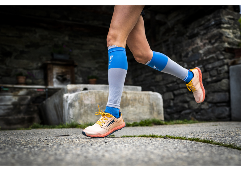 Opaski kompresyjne na łydki COMPRESSPORT R2v2 - CentrumRowerowe.pl