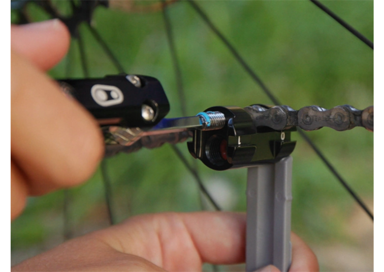 Koszyk na bidon z narzędziownikiem CRANKBROTHERS BC18 | CentrumRowerowe.pl