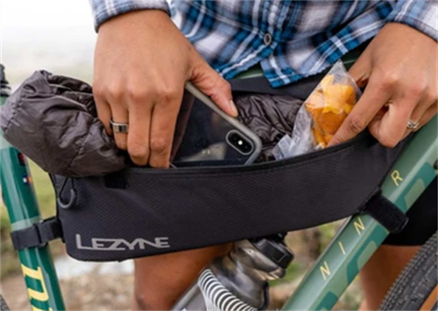 Torba na ramę LEZYNE Frame Caddy | CentrumRowerowe.pl